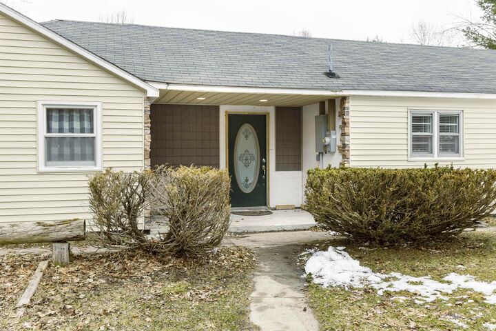 Home for sale in Midland: 3004 N Stark Rd, Midland, MI 48642