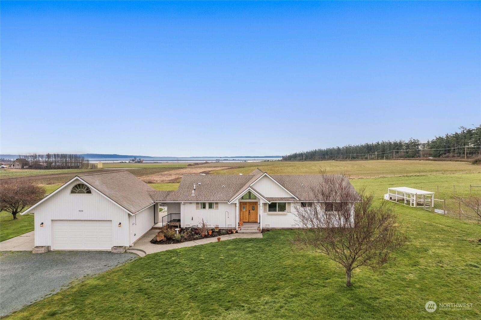 Home for sale in Coupeville: 909 Patmore Road, Coupeville, WA 98239