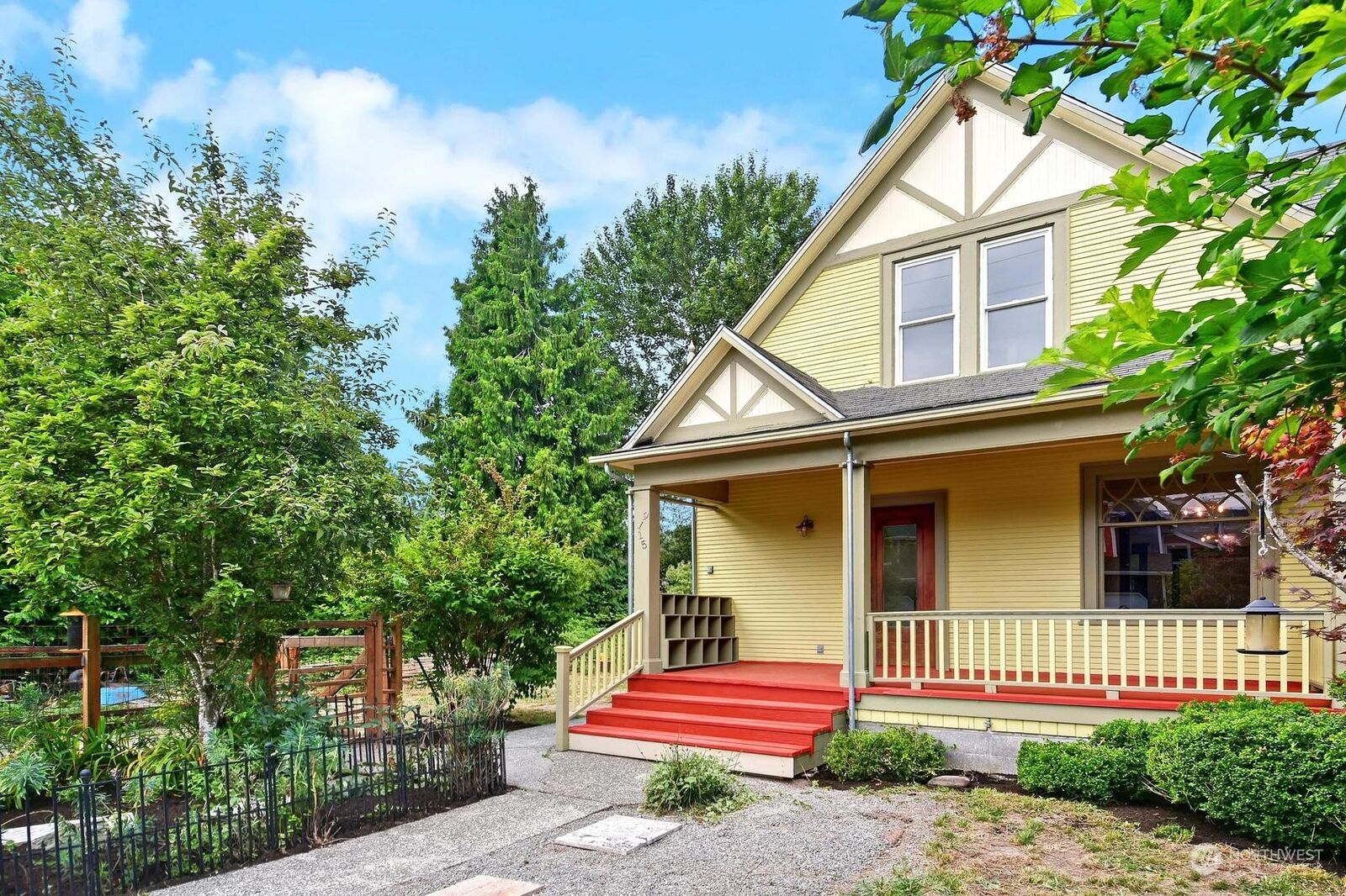 House for sale in Seattle: 9115 7th Avenue S, Seattle, WA 98108