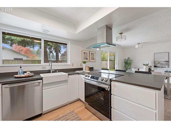 MLS#23167905: 1900 NE Village Green Dr, Vancouver, WA 98684