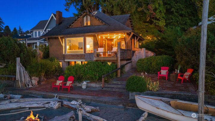 House for sale in Seattle: 9307 9309 Fauntleroy Way SW, Seattle, WA 98136