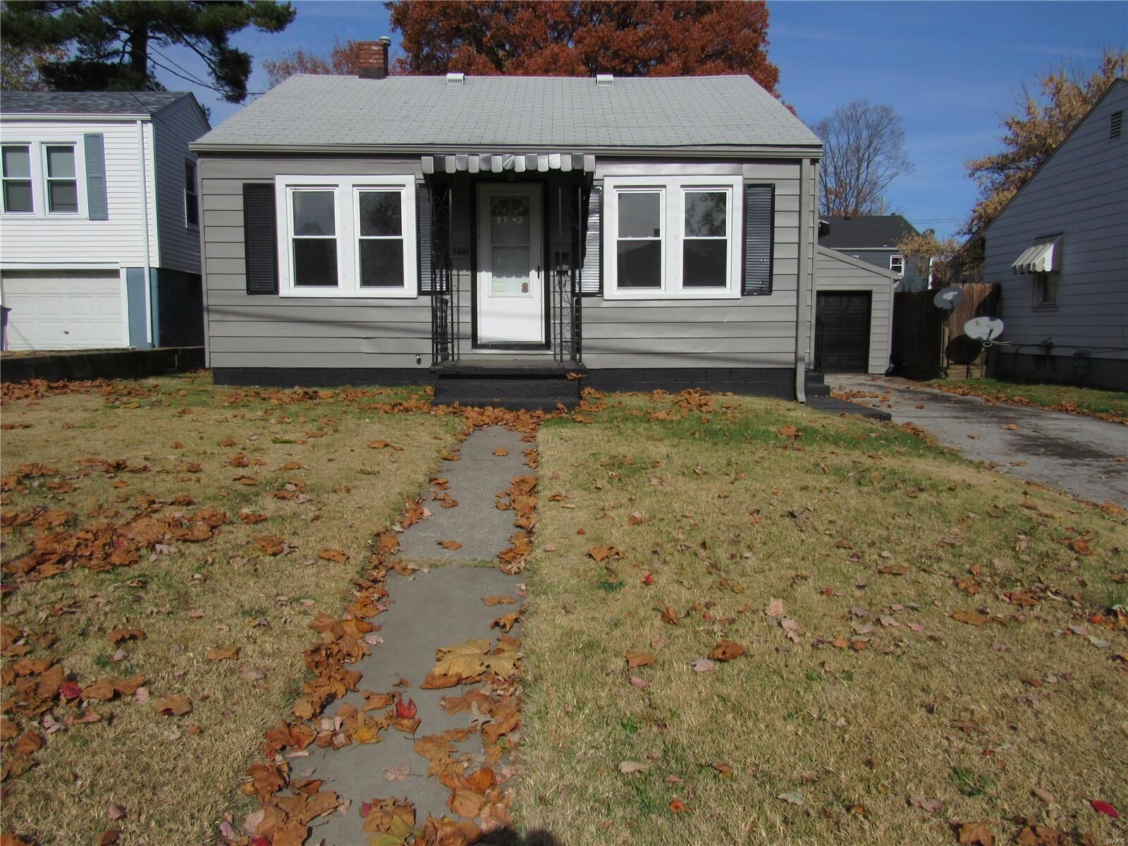 House for sale in Alton: 3416 Oak Drive, Alton, IL 62002