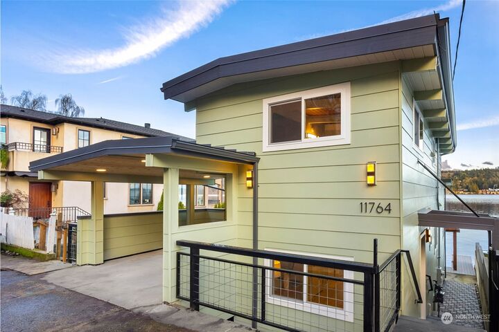 Home for sale in Seattle: 11764 Riviera Place NE, Seattle, WA 98125