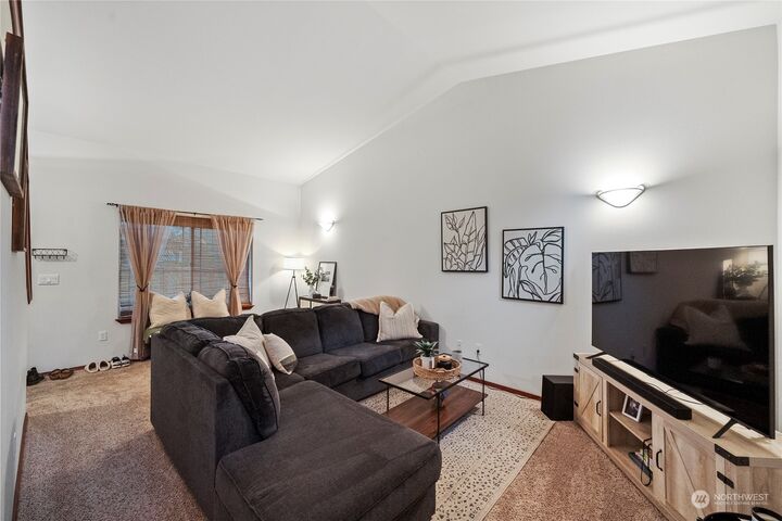 Home for sale in Oak Harbor: 2460 SW Navigator Loop, Oak Harbor, WA 98277