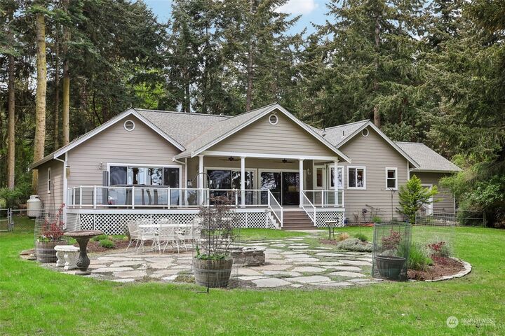 Home for sale in Coupeville: 176 N Pheasant Run Road, Coupeville, WA 98239