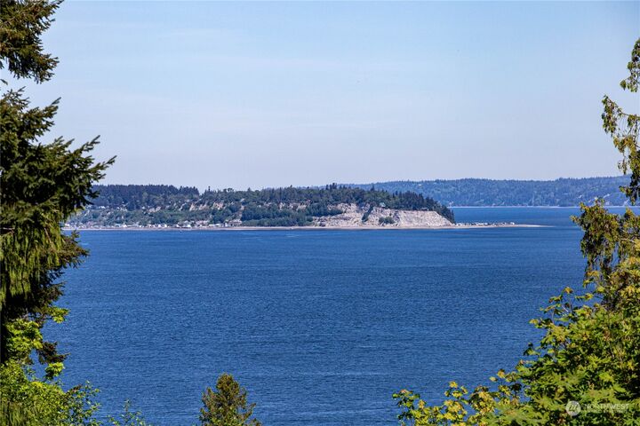 Home for sale in Mukilteo: 1501 Debrelon Lane, Mukilteo, WA 98275