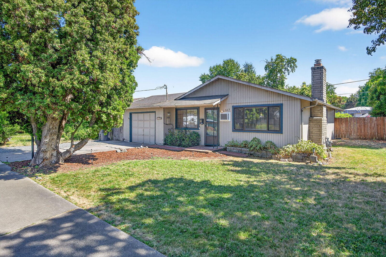 3 bed Medford home for sale: 565 Garfield Street, Medford, OR 97501