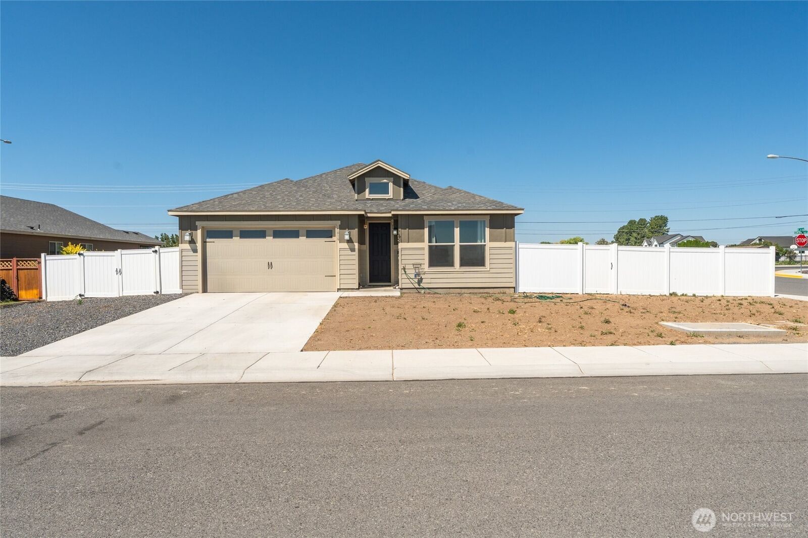 MLS#2413642: 1019 Hilltop Avenue NE, Quincy, WA 98848